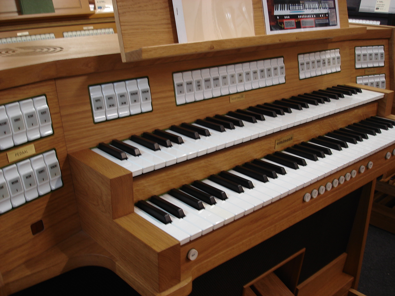 Eminent 3800 CX Parket Olie | Op Voorraad – Orgel Center Roosendaal