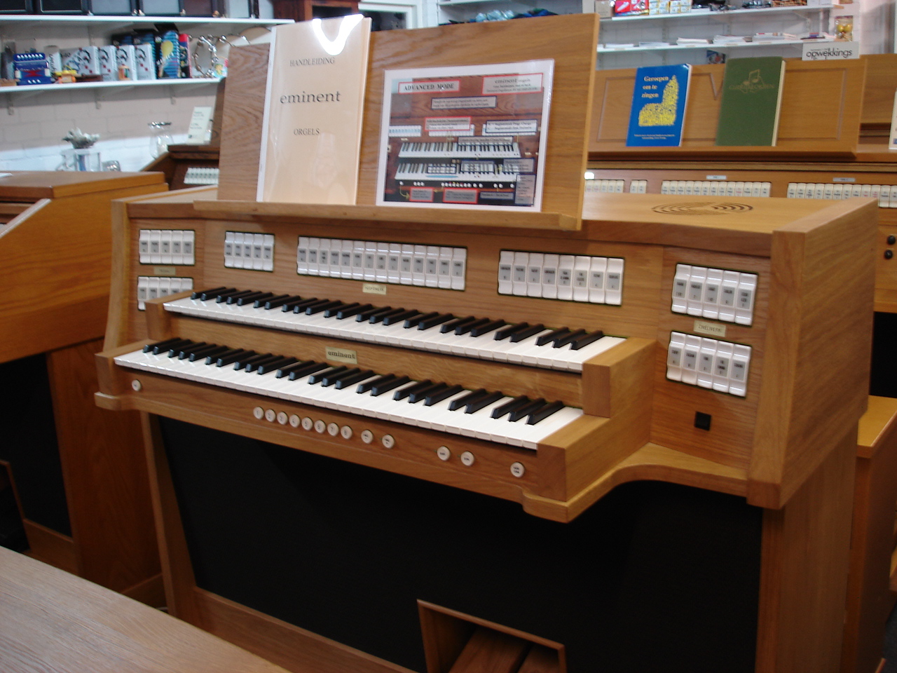 Eminent 3800 CX Parket Olie | Op Voorraad – Orgel Center Roosendaal